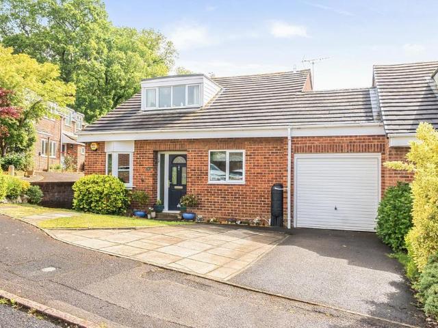 4 bedroom link detached house for sale