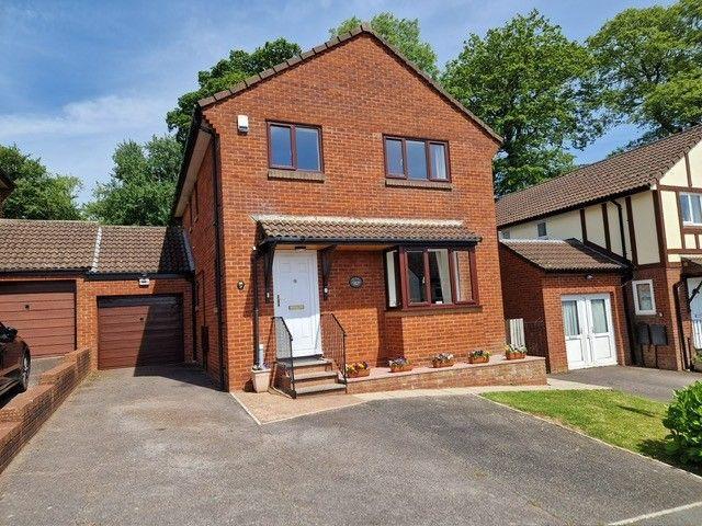 4 bedroom link detached house for sale