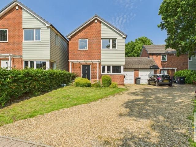 4 bedroom link detached house for sale