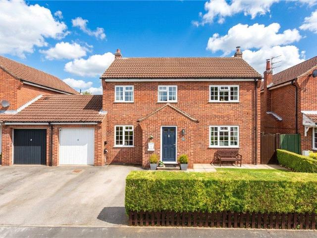 4 bedroom link detached house for sale