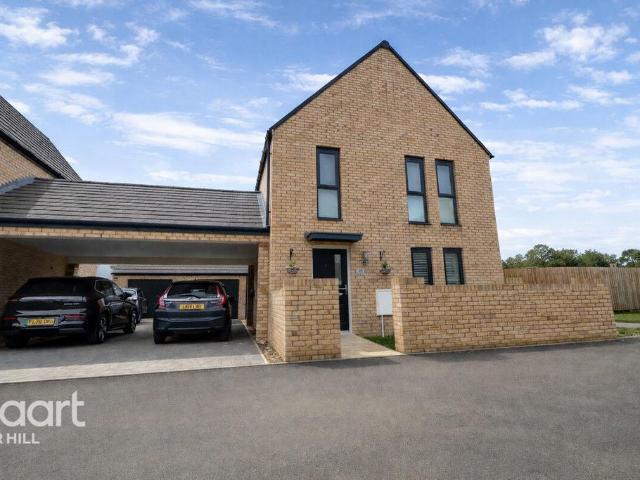 4 bedroom link detached house for sale