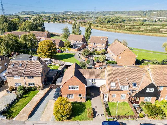 4 bedroom link detached house for sale