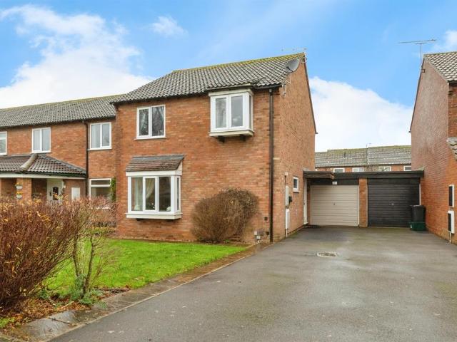 4 bedroom link detached house for sale
