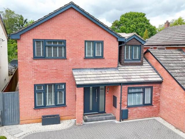 4 bedroom link detached house for sale
