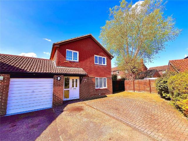 4 bedroom link detached house for sale
