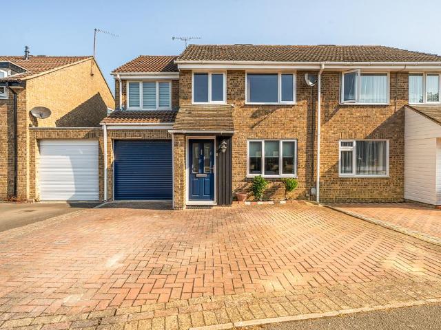 4 bedroom link detached house for sale