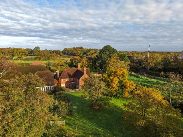 4 bedroom link detached house for sale