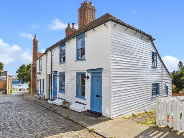 4 bedroom link detached house for sale