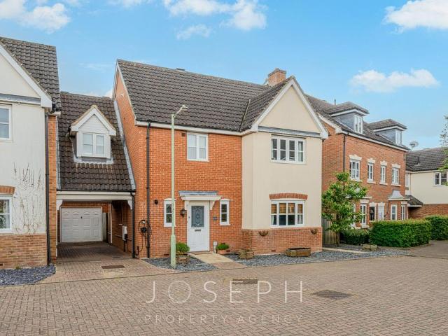 4 bedroom link detached house for sale