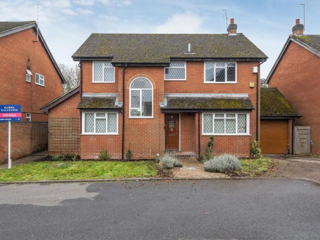 4 bedroom link detached house for sale