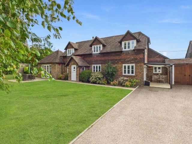 4 bedroom link detached house for sale
