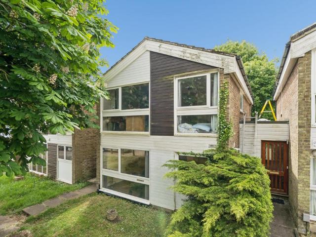 4 bedroom link detached house for sale