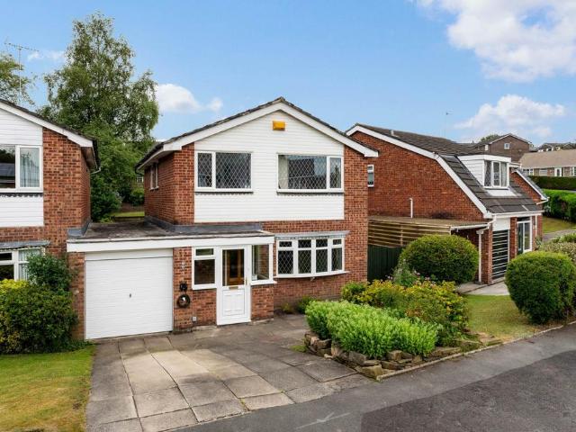 4 bedroom link detached house for sale