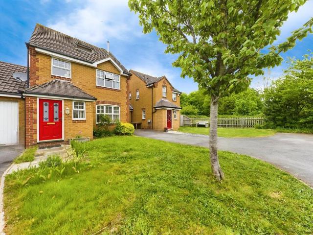 4 bedroom link detached house for sale