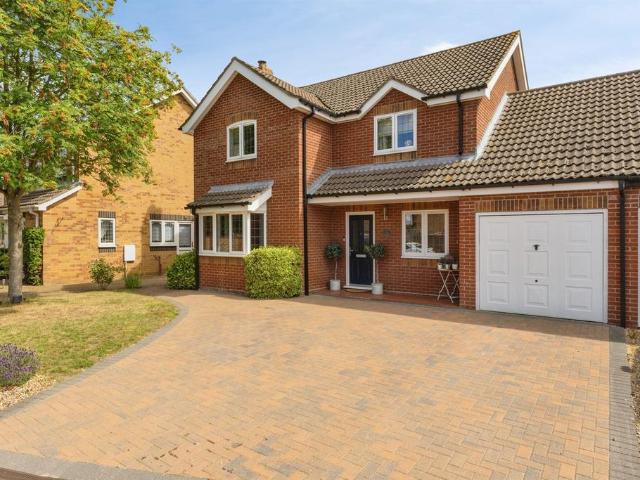 4 bedroom link detached house for sale