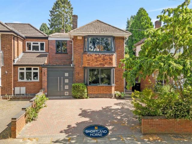 4 bedroom link detached house for sale