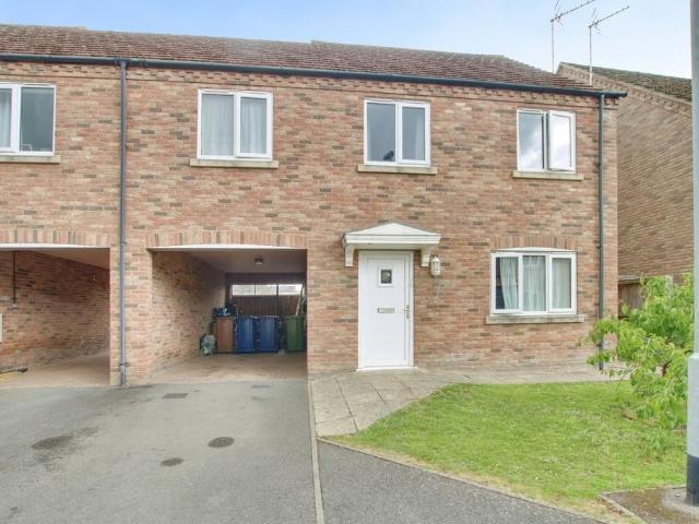 4 bedroom link detached house for sale