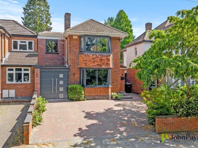 4 bedroom link detached house for sale