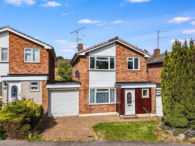 4 bedroom link detached house for sale