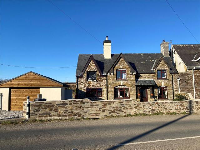4 bedroom link detached house for sale