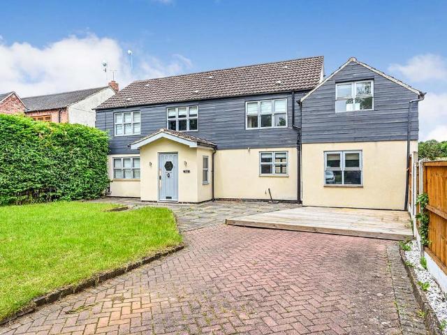 4 bedroom link detached house for sale