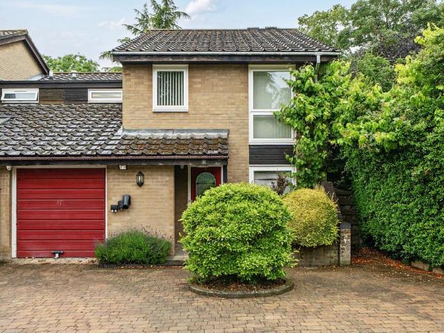 4 bedroom link detached house for sale