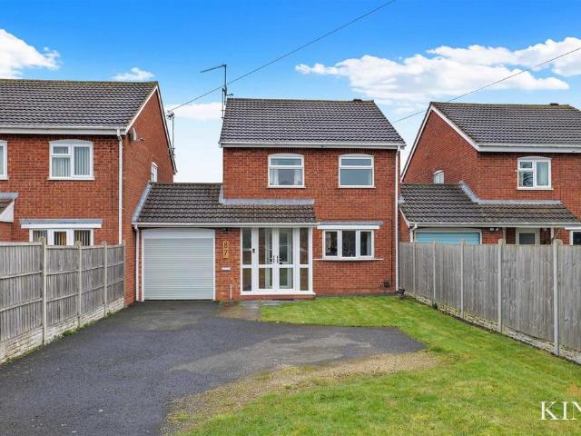 4 bedroom link detached house for sale