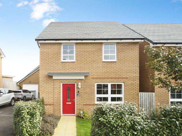 4 bedroom link detached house for sale