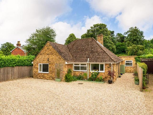 4 bedroom link detached house for sale