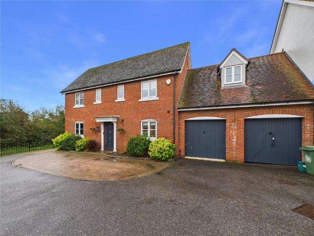 4 bedroom link detached house for sale