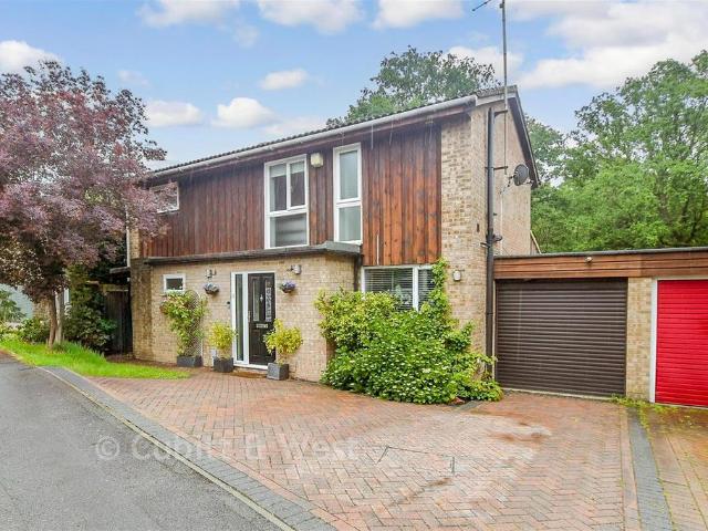 4 bedroom link detached house for sale