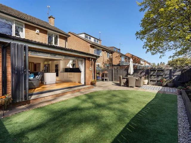 4 bedroom link detached house for sale