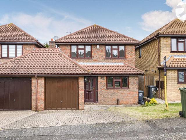 4 bedroom link detached house for sale