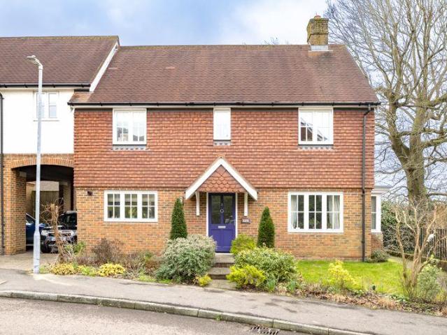 4 bedroom link detached house for sale