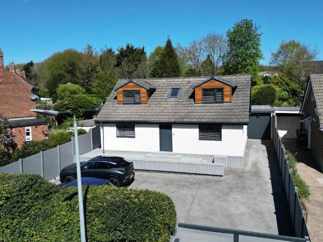 4 bedroom link detached house for sale
