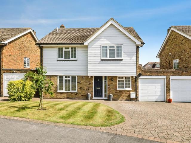 4 bedroom link detached house for sale