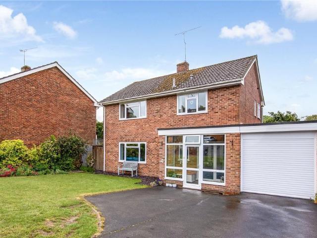 4 bedroom link detached house for sale