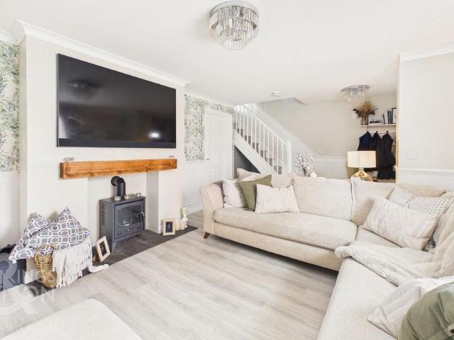 4 bedroom link detached house for sale