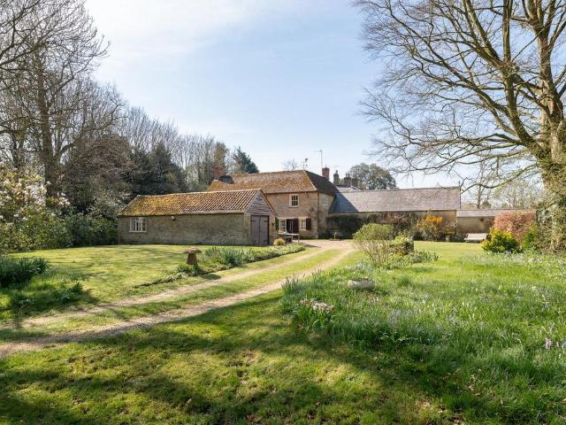 4 bedroom link detached house for sale