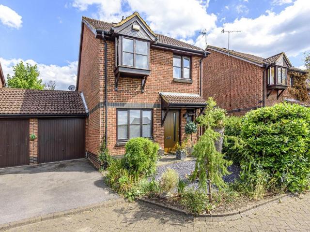 4 bedroom link detached house for sale