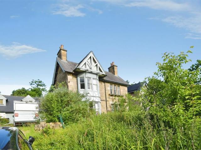 4 bedroom link detached house for sale