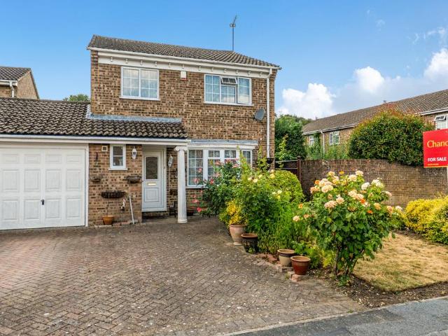 4 bedroom link detached house for sale