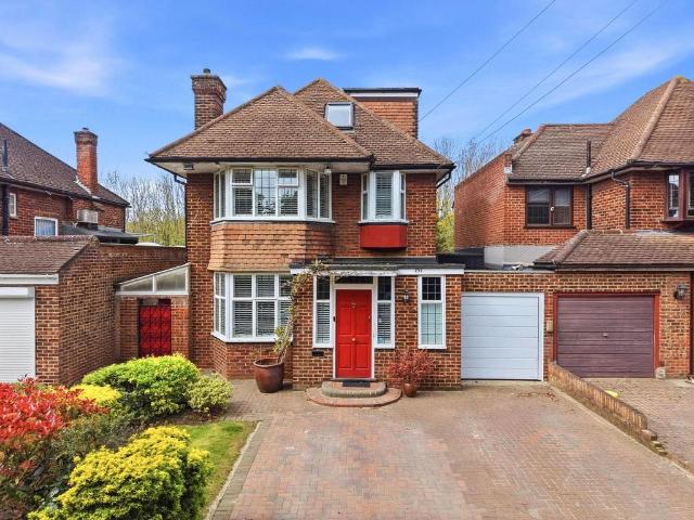 4 bedroom link detached house for sale
