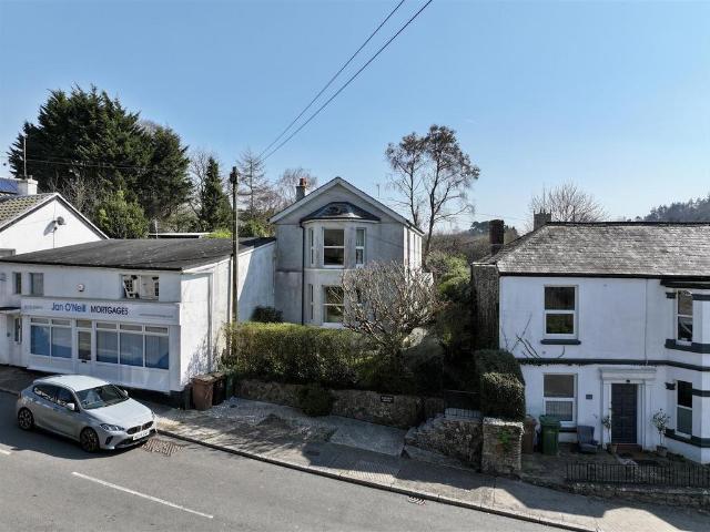 4 bedroom link detached house for sale