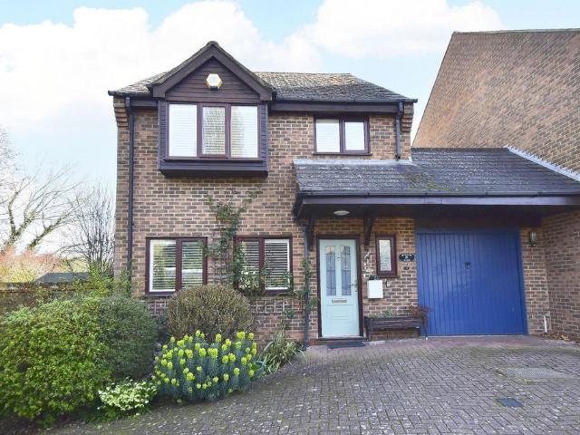 4 bedroom link detached house for sale