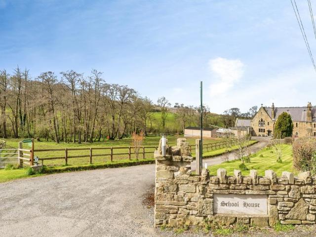 4 bedroom link detached house for sale