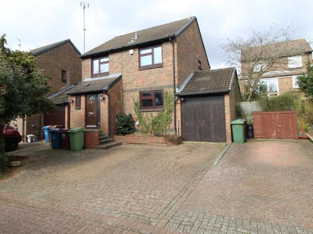 4 bedroom link detached house for sale