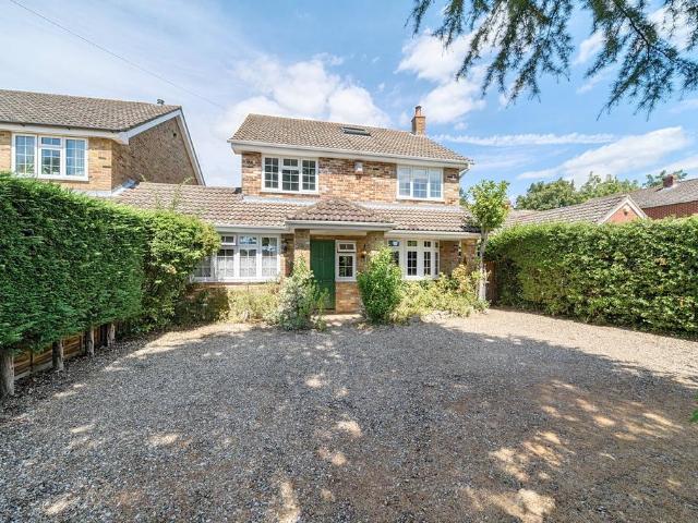 4 bedroom link detached house for sale