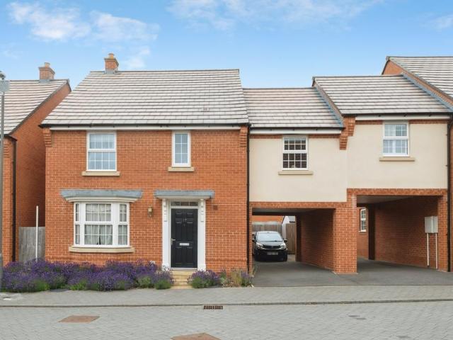 4 bedroom link detached house for sale