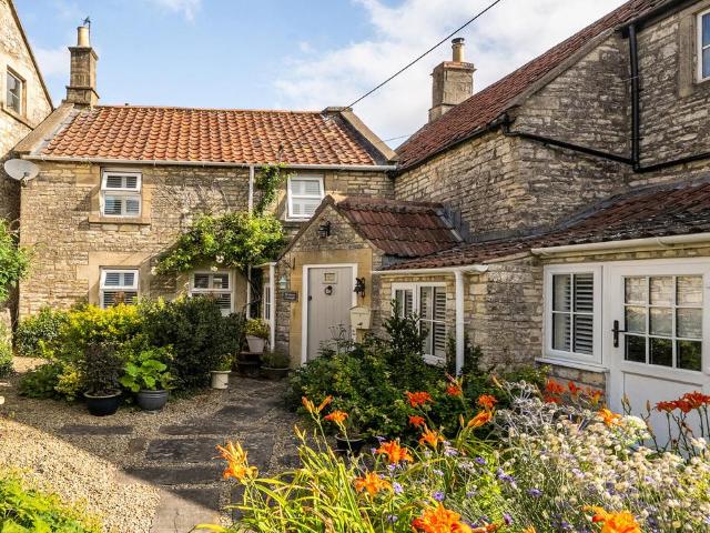 4 bedroom link detached house for sale